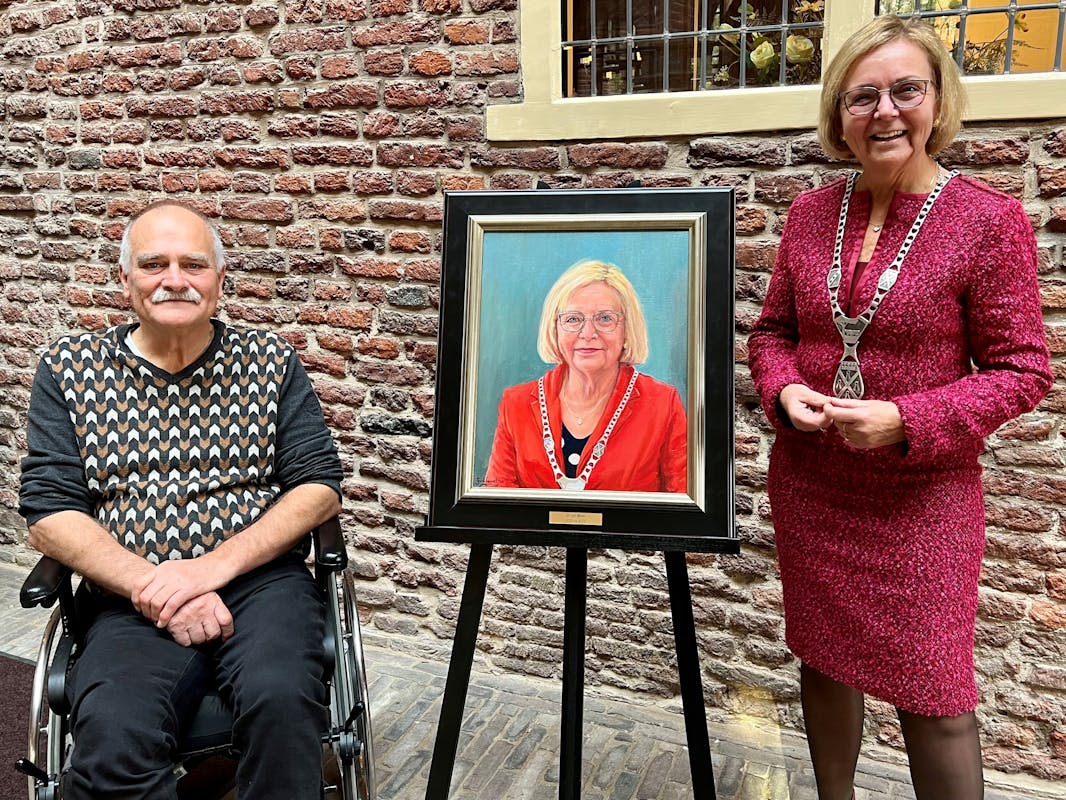 Wijchense Kunstenaar Frans Van Den Heuvel Portreteert Marijke Van Beek In Berichten Op