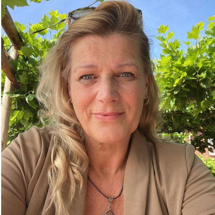 Christa van Suilen- Verzijl op LentseLucht.nl