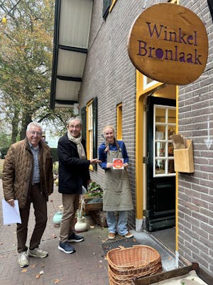 Fairtrade trots bij Winkel Bronlaak en Markant in het Land van Cuijk ...